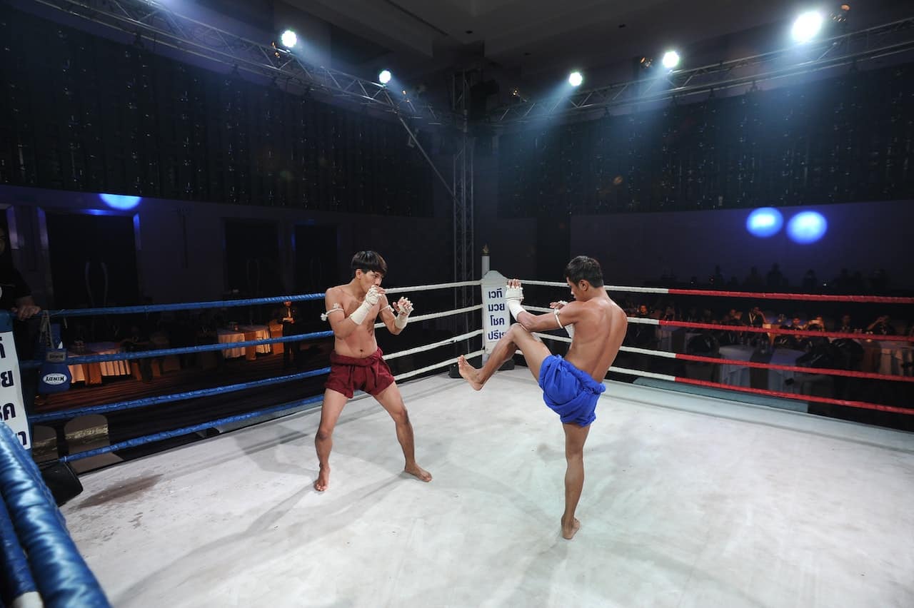 What are some strategies or tips for fighting as the taller fighter?